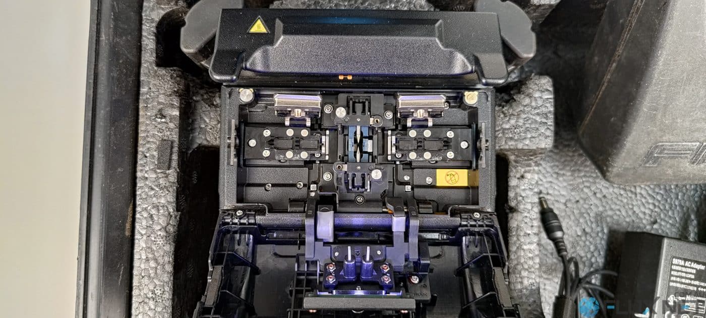 FiTeL S179 Core Alignment Fibre Fusion Splicer